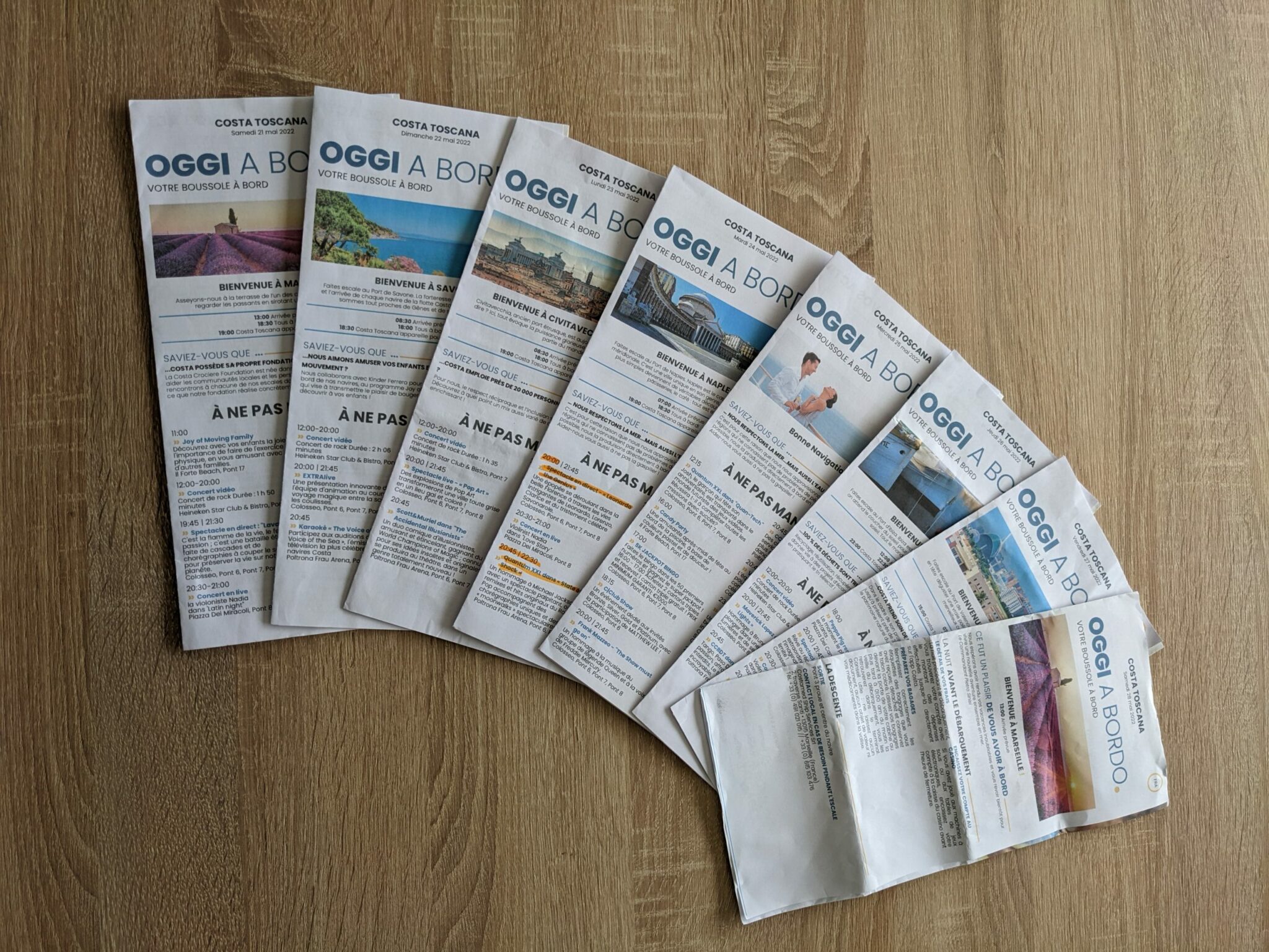 Le journal de bord "Oggi a bordo" sur le navire Costa Toscana